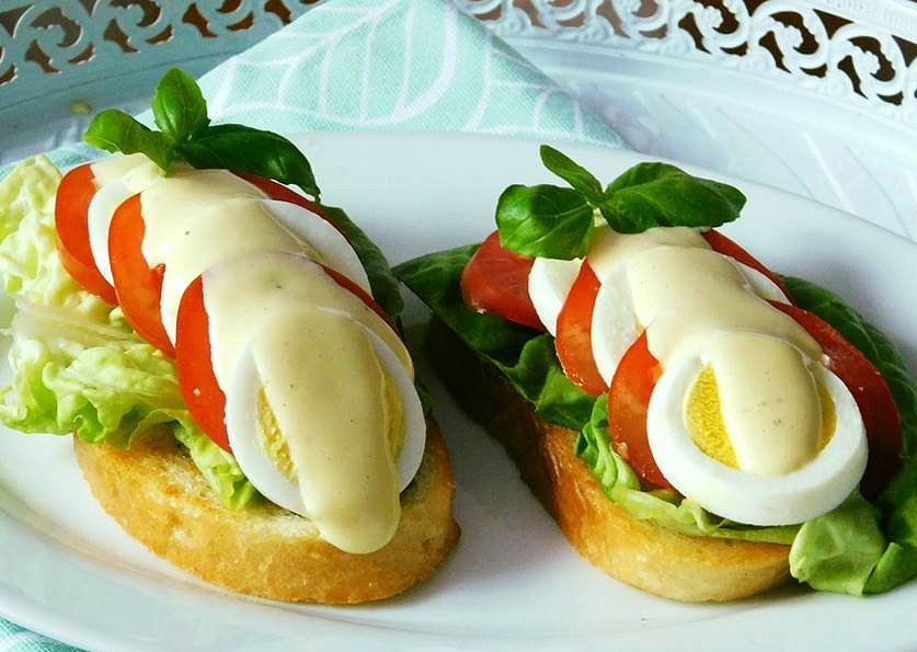 Chlebíčky jsou český unikát. Ať už klasické s vlašákem, nebo moderní ...