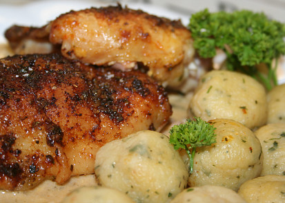 Kuře pečené se "španělákovou" omáčkou - TopRecepty.cz