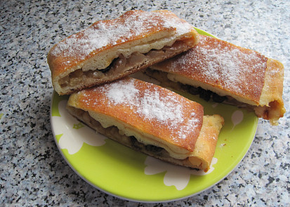 Tvarohový závin s jablky - TopRecepty.cz