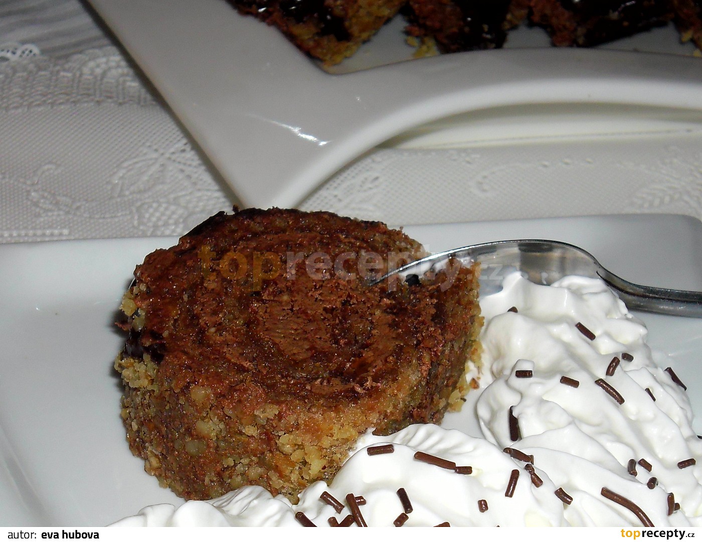 Bezlepková oříšková roláda - TopRecepty.cz