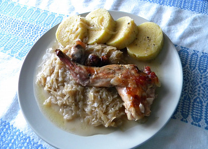 Pečený králik na česneku - TopRecepty.cz