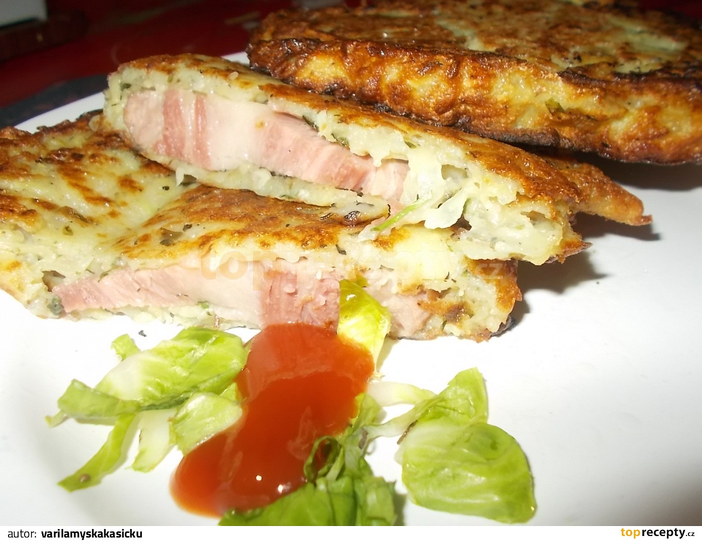 Křupavý bramborák s uzenou krkovicí a saturejkou recept - TopRecepty.cz