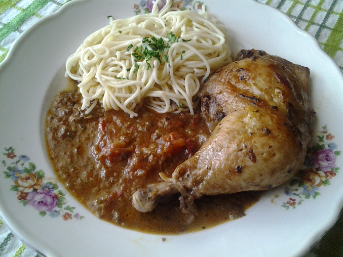 Kuře na rajčatech a žampionech - TopRecepty.cz