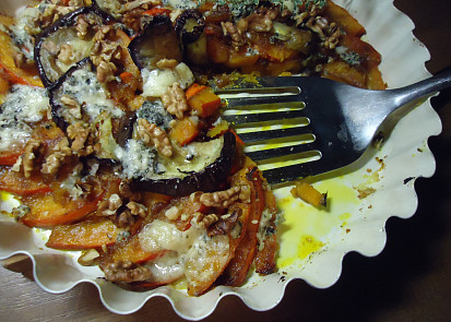 Karamelizovaná dýně s Nivou a ořechy recept - TopRecepty.cz