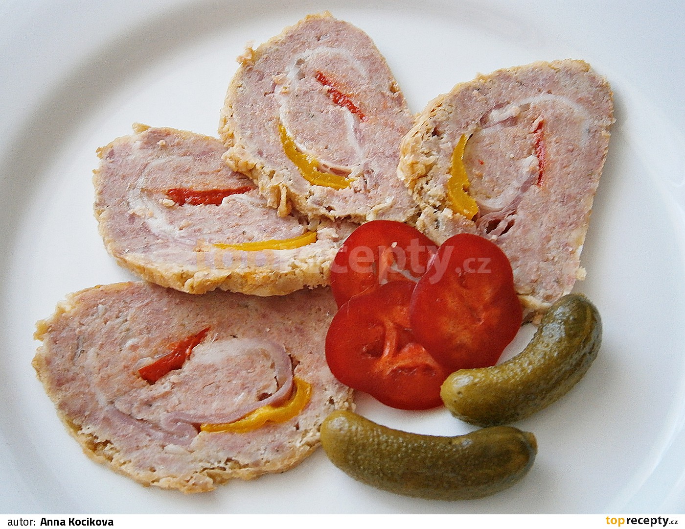 Plněná masová roláda z více druhů surovin recept - TopRecepty.cz