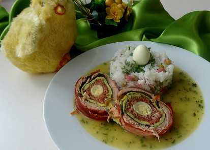 Velikonoční masová roláda, plněná křepelčími vejci - TopRecepty.cz