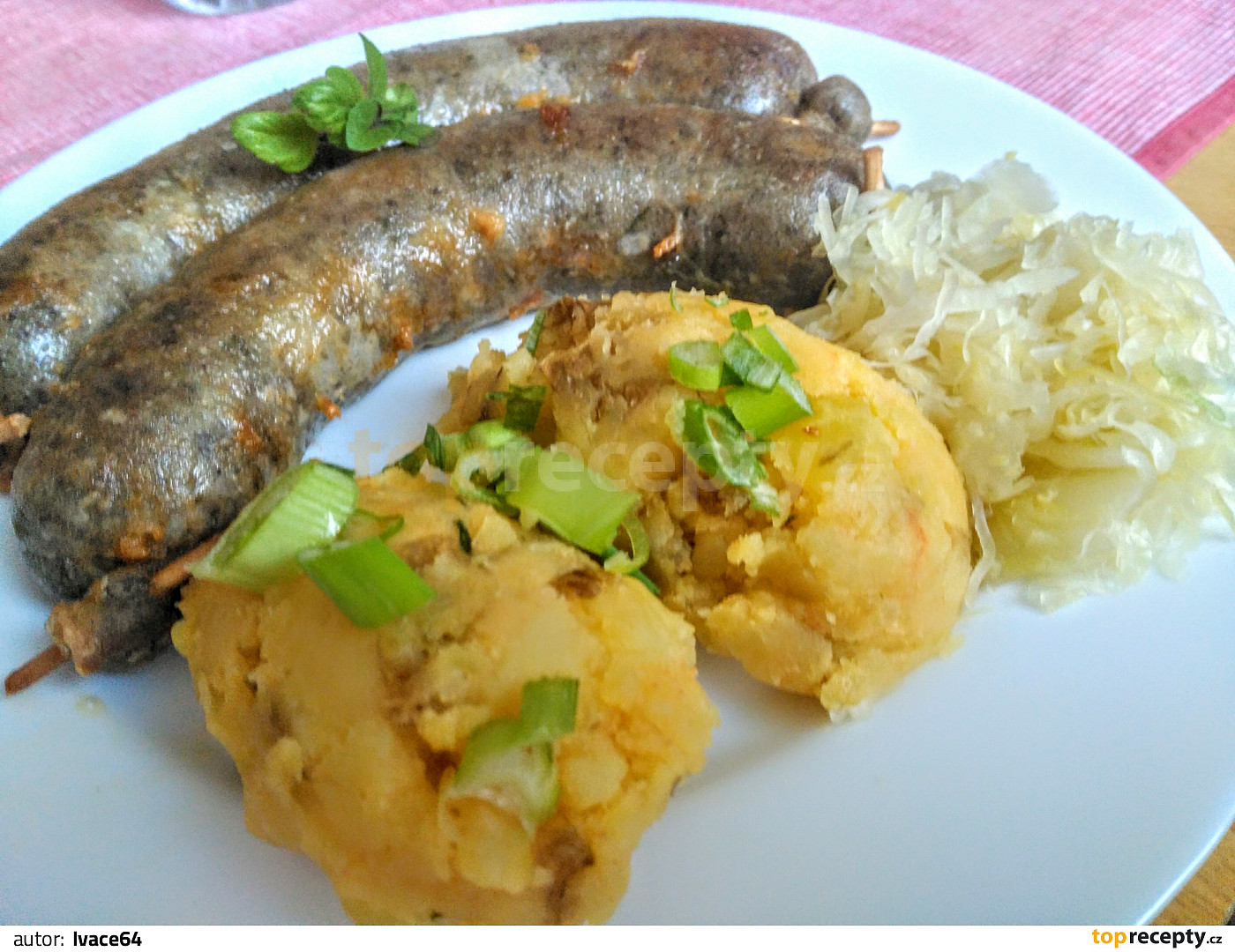 Jitrnice se slabou krustou z mouky, bylinek a uzené papriky recept ...