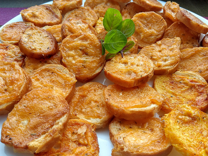 Rohlíkové "chipsy" - TopRecepty.cz