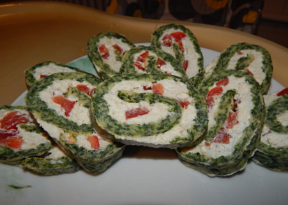 Špenátová roláda s gorgonzolou a rajčaty - TopRecepty.cz