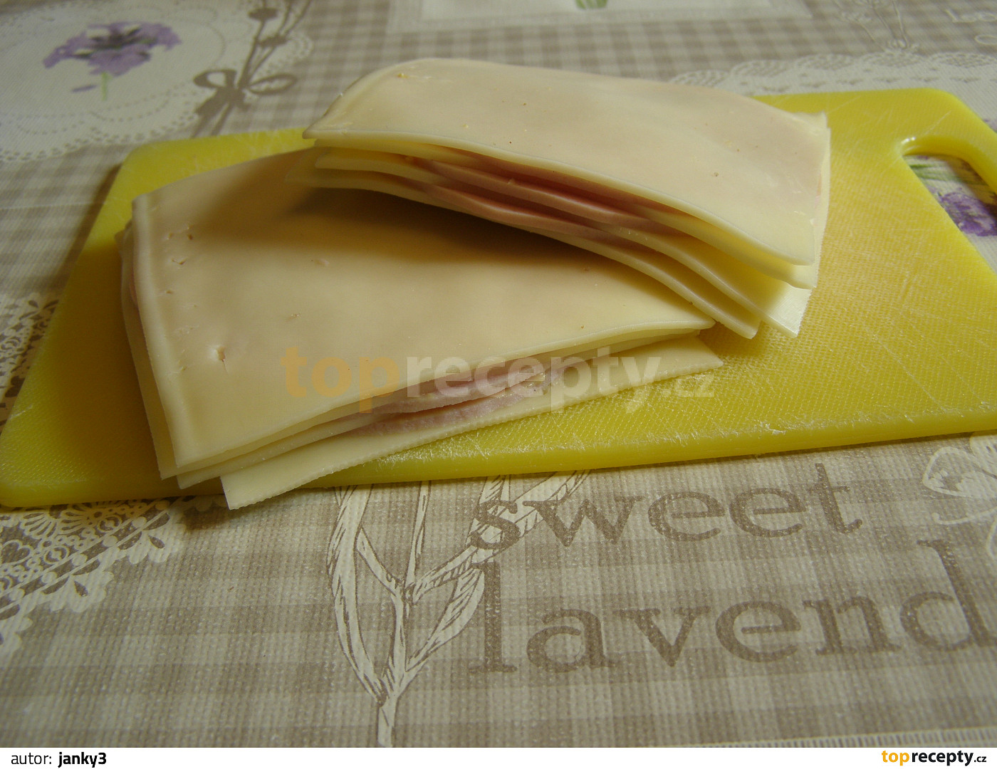 Prokládaný smažený sýr - TopRecepty.cz