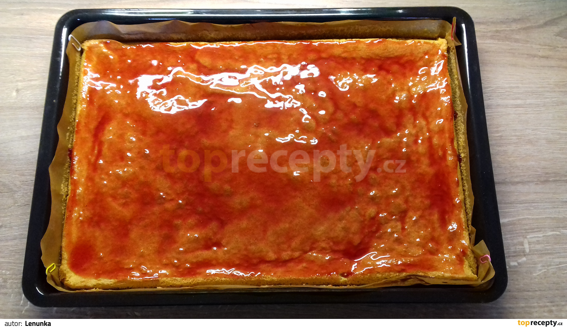 Krémový koláč se sušenkami a čokoládou recept - TopRecepty.cz