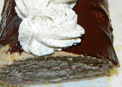 Bílková roláda s kávovou šlehačkou recept - TopRecepty.cz