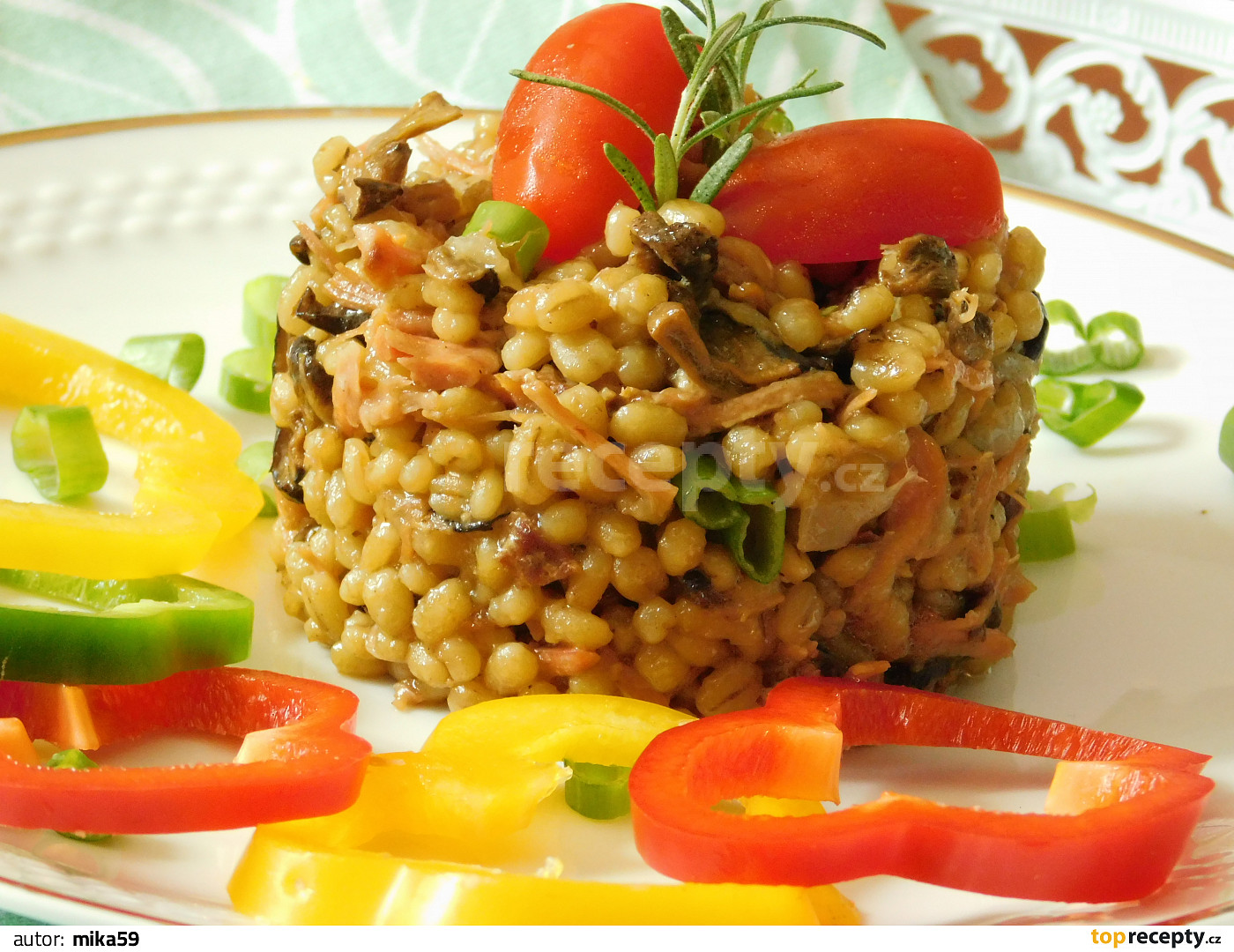 Kroupy s houbami a uzeným masem - TopRecepty.cz