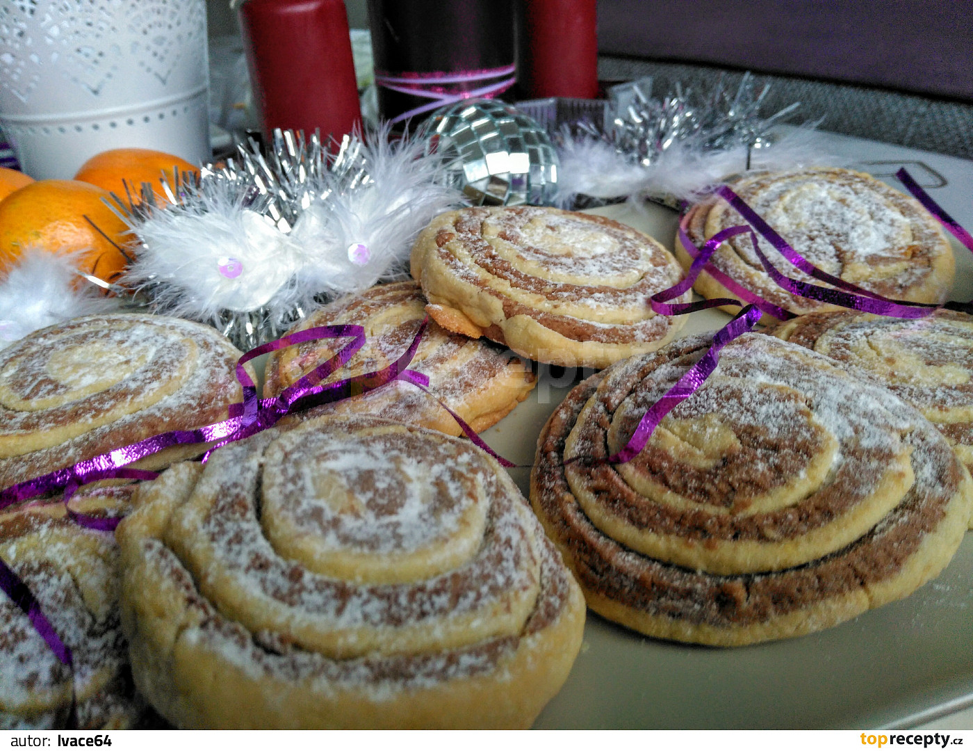 Dvoubarevné vánoční keksy recept - TopRecepty.cz