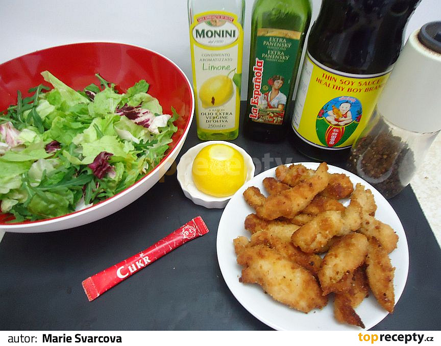 Listový salát s řízečky recept - TopRecepty.cz