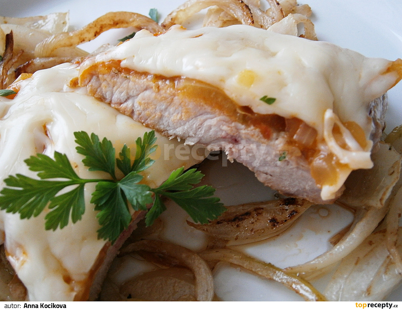 Kotleta s paprikou a sýrem recept - TopRecepty.cz