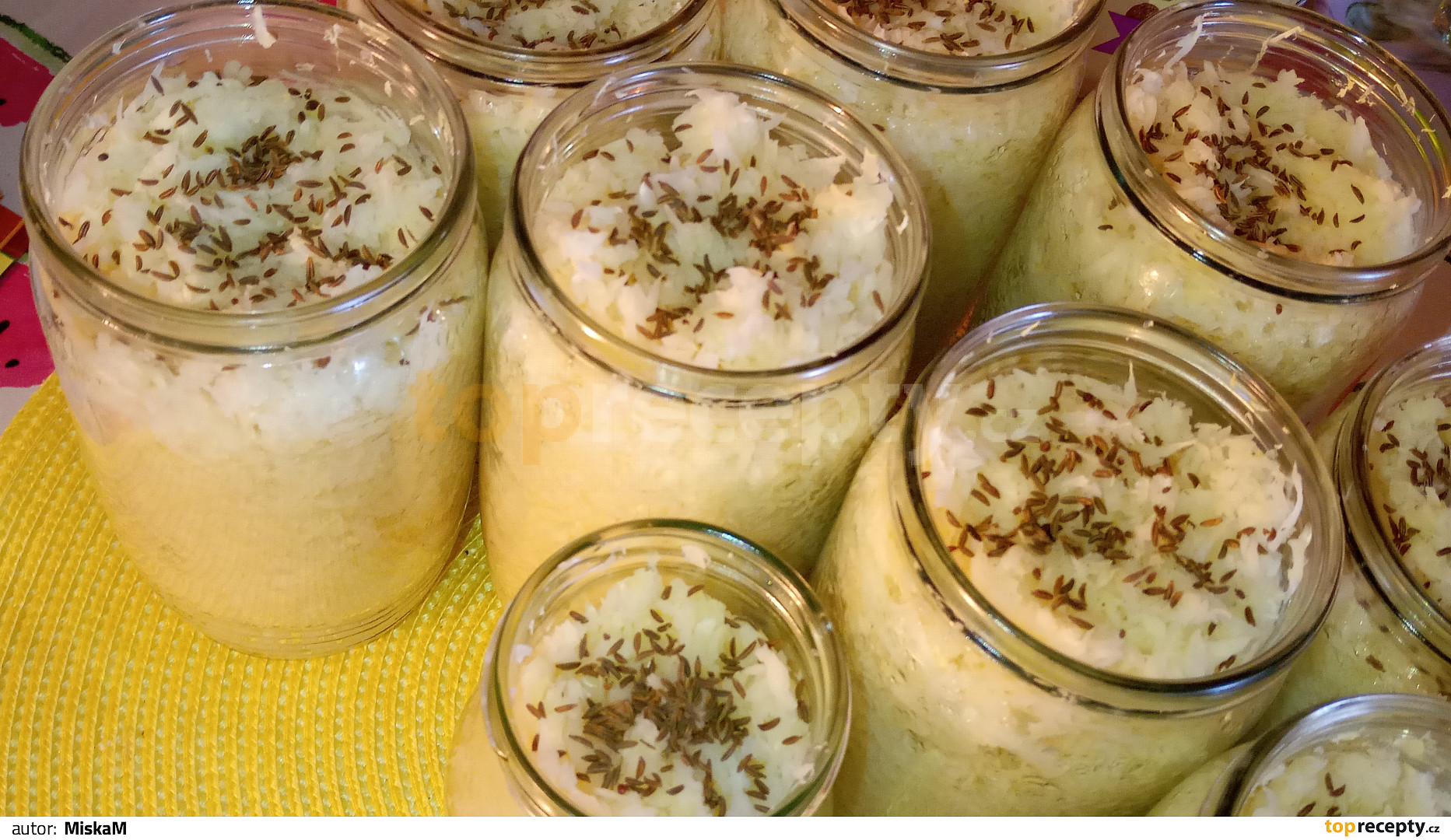 Sterilované bílé zelí recept - TopRecepty.cz