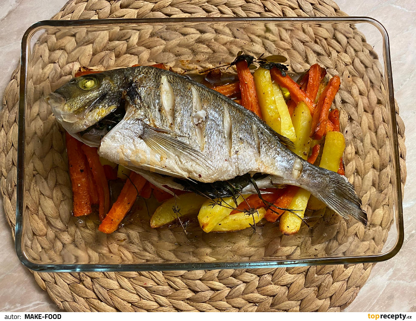 Pečená pražma se zeleninou - TopRecepty.cz