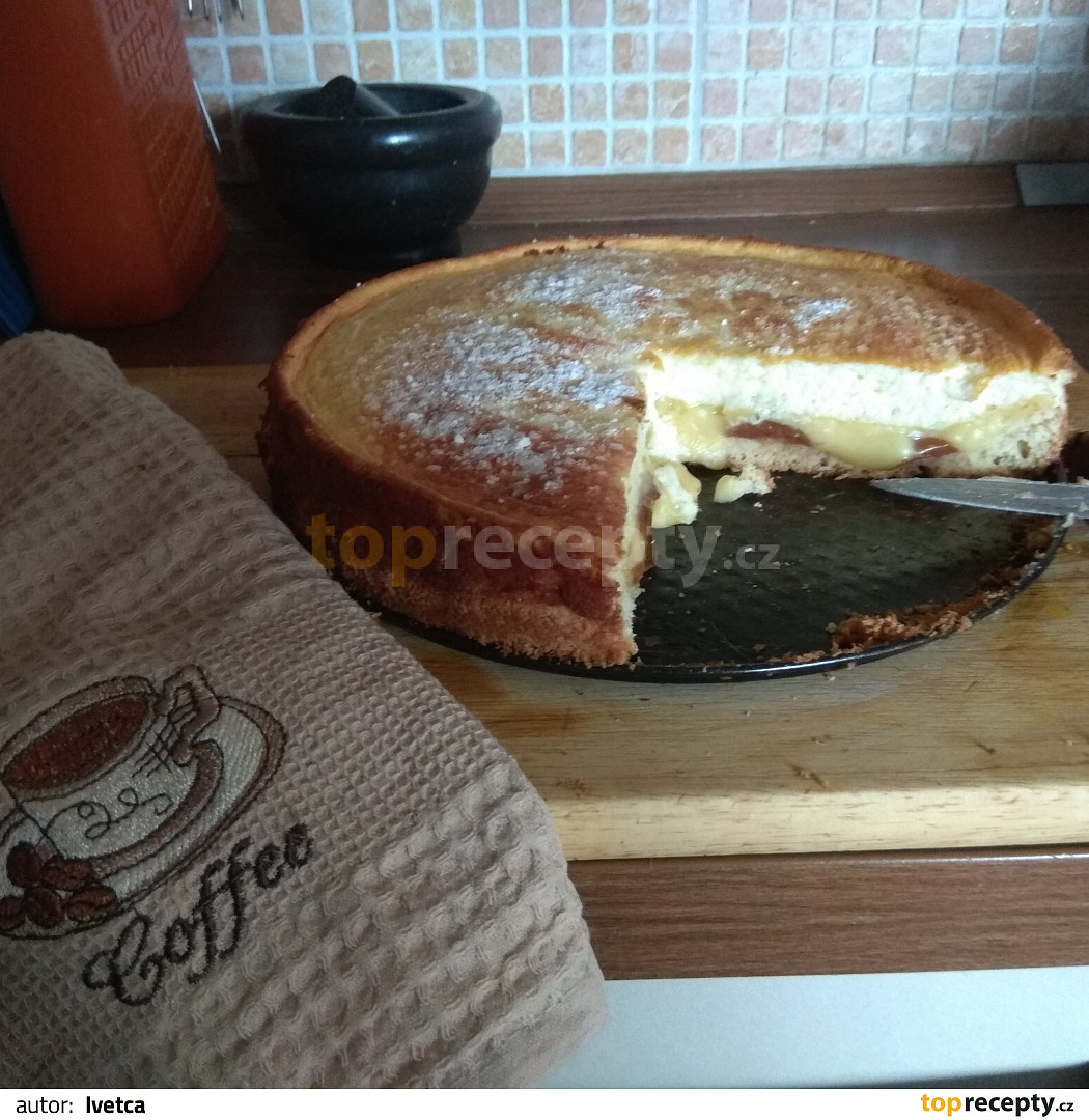 Meruňkový koláč s polevou recept - TopRecepty.cz